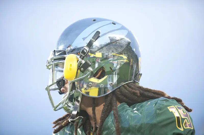 Keep Our Ducks Safe: A Brief History of Oregon’s Football Helmets ...